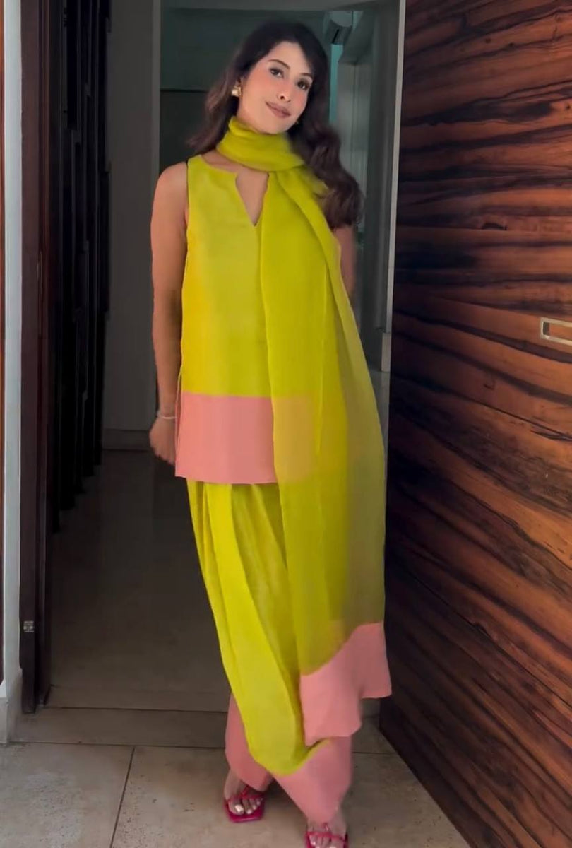 Chic Harmony Stunning Color Fusion – Patiyala Shop